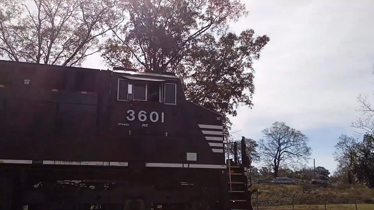 NS 3601 with the Horn Show Legend on Board leads another good-sized 243 in Monarch, SC! - YouTube