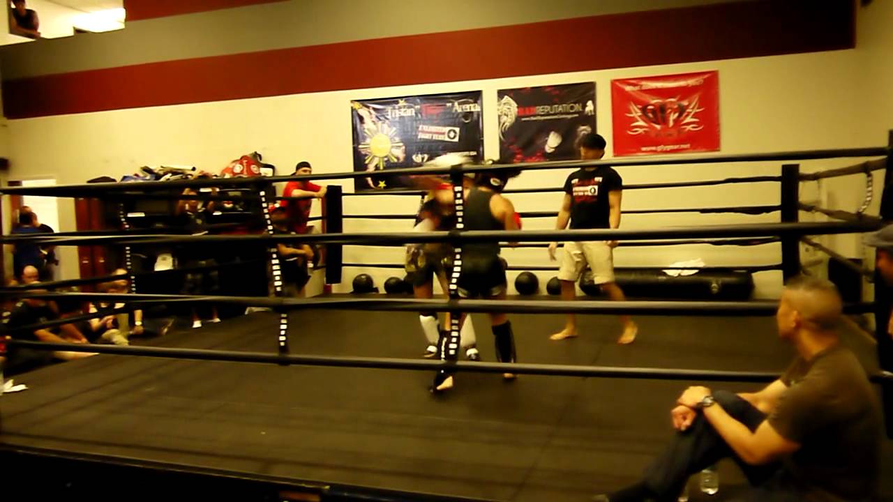 female-muay-thai-smoker-4-youtube