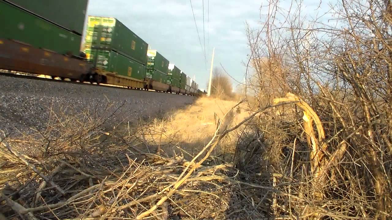 UP 8532 West at Otis - YouTube