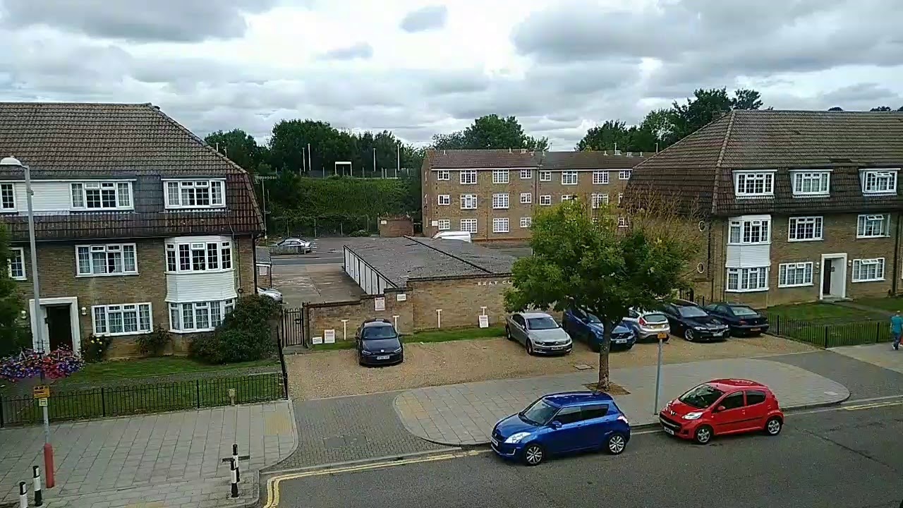 Live Cam: weather observation in London 🙏 💗 ️ (trains and street view ...
