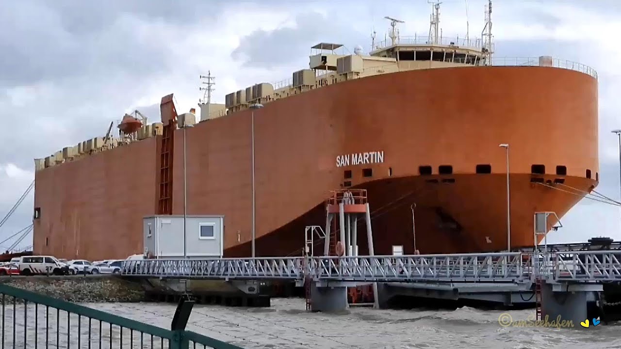 Autotransporter SAN MARTIN & Neuwagen Emden car carrier & many Porsche ...