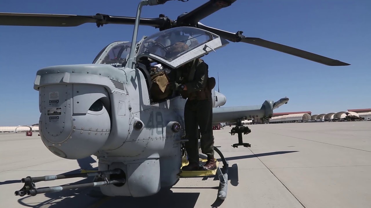 USMC AH-1Z Viper Helicopters during WTI course 2-19, March, 2019 - YouTube