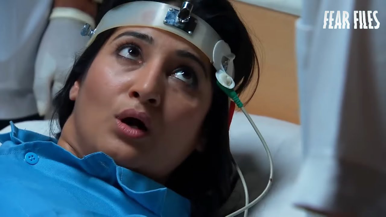 அவரது உடலில் ஏதோ ஒரு ஆன்மா இருக்கிறது | Fear Files | ZEE5 Tamil ...