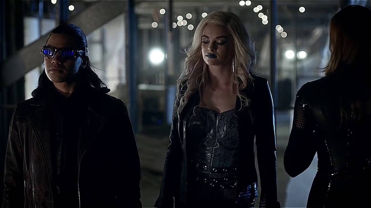 The Flash 2×23 Caitlin and vibe vs black siren/ all earth 2 meta humans ...