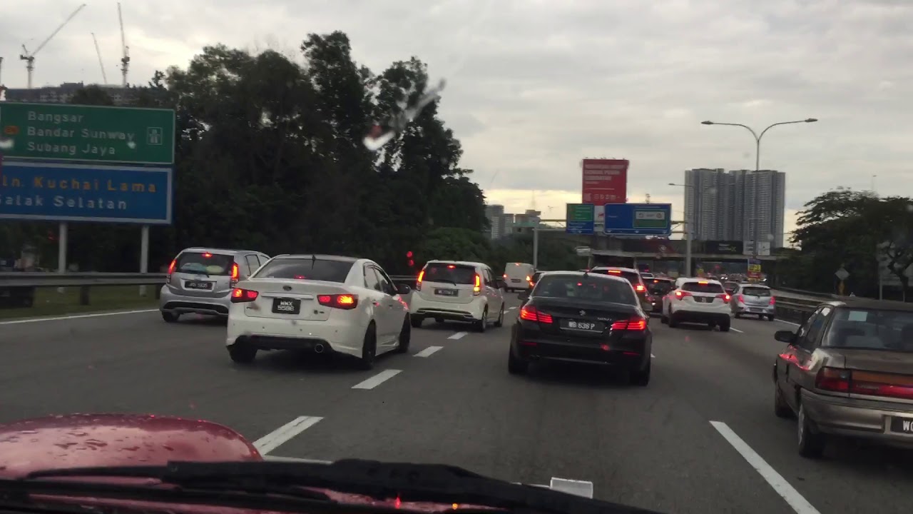 How weaving affect on through traffic - YouTube