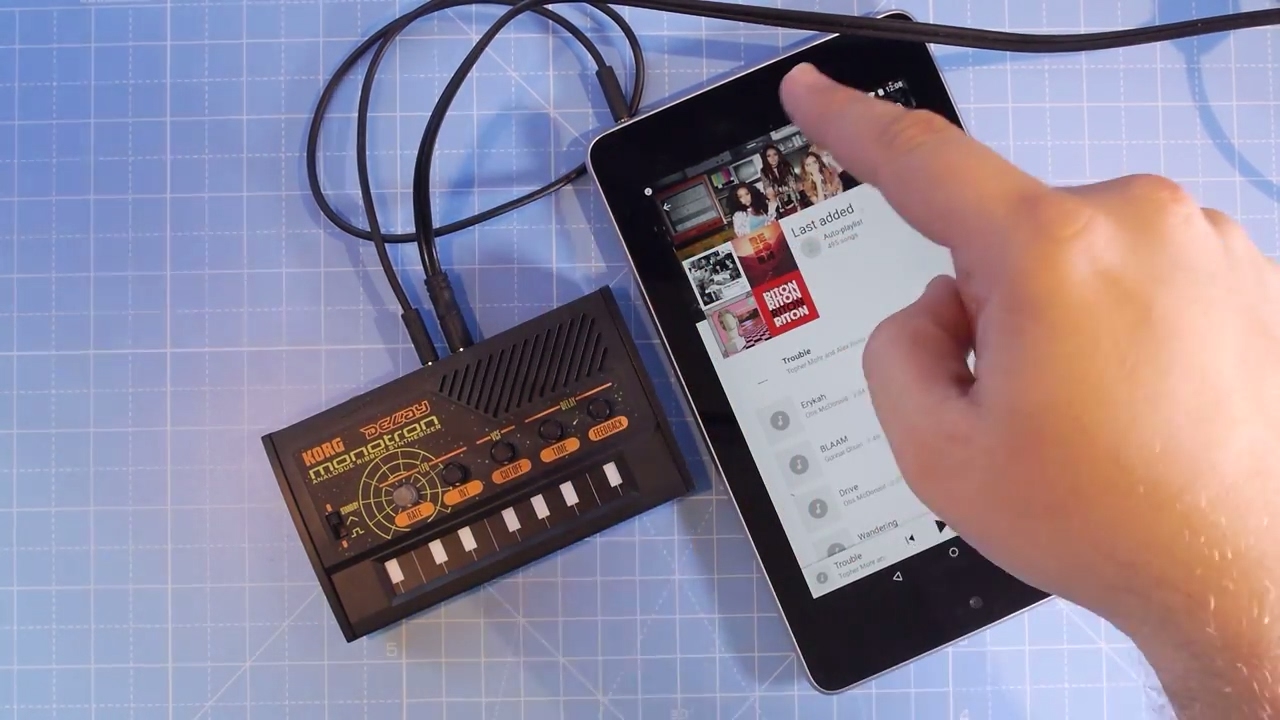 🎵 Korg MONOTRON-DELAY Analog Ribbon Synth with Delay Effect - YouTube