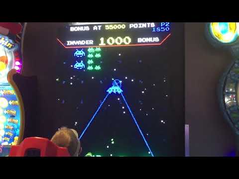 Space invaders Frenzy Arcade Game Round 1 - YouTube