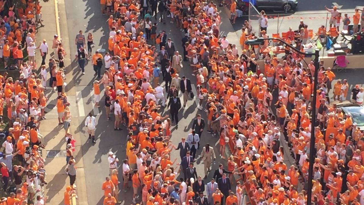 Tennessee's Vol Walk before 2016 season opener - YouTube
