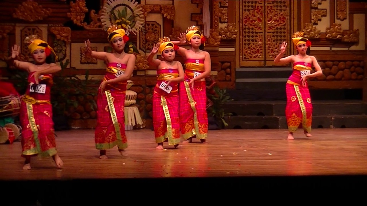 Tari Tenun LKB Saraswati - YouTube