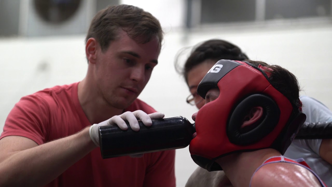 UQ vs QUT varsity boxing exhibition - YouTube
