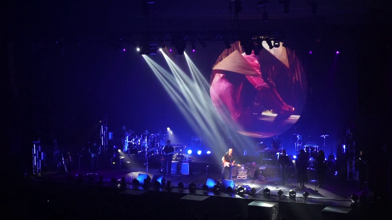 Brit Floyd - Us and Them (Pink Floyd cover) - YouTube