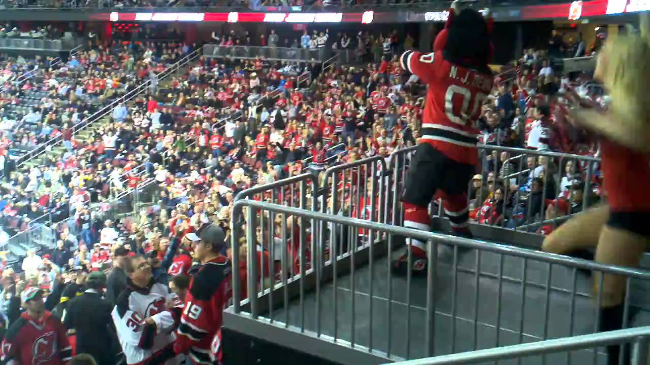 NJ Devil getting the crowd pumped up - YouTube