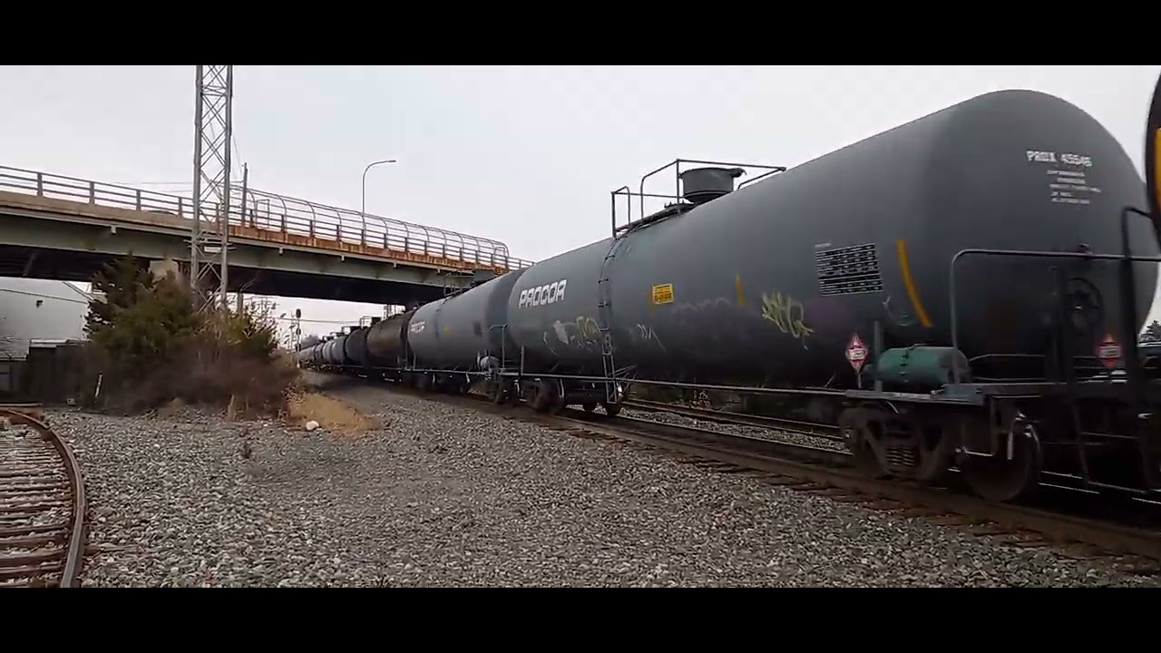CSX M371 westbound through Elsmere Junction on 12-6-25 w/great friend ...