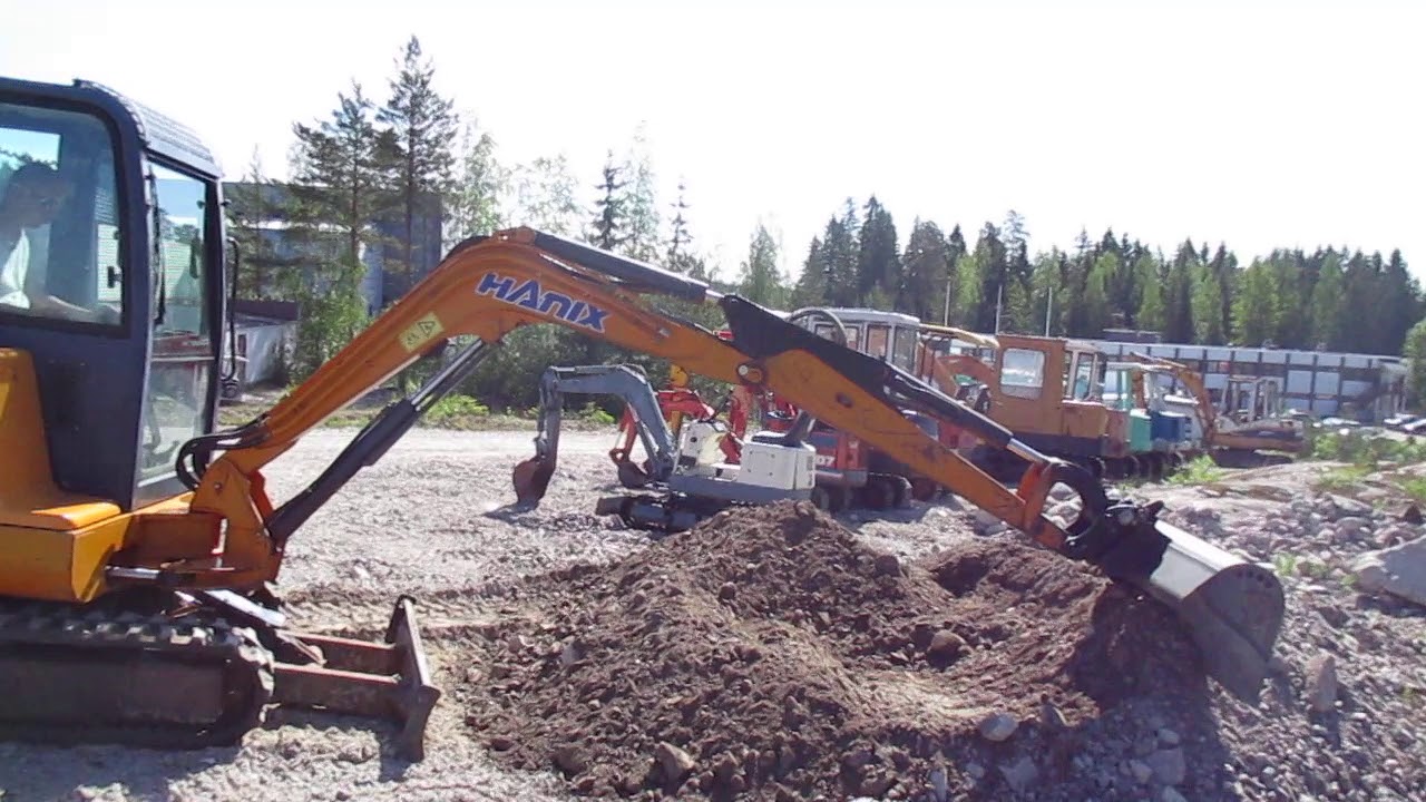 Hanix H26B kaivinkone - YouTube