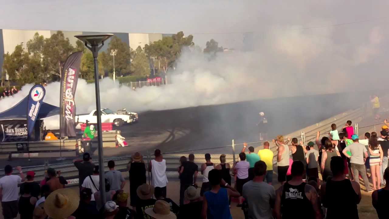 Springnats Shepparton 2012. Classic Falcon ute burnout. - YouTube