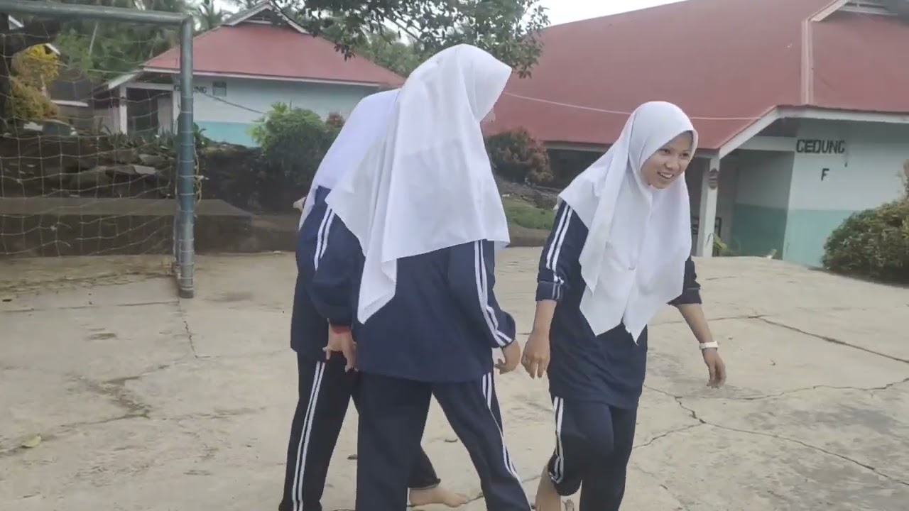 Full, Lomba Pacu Tengkelek Panjang Putri, Peringatan HUT ke-77 RI di ...