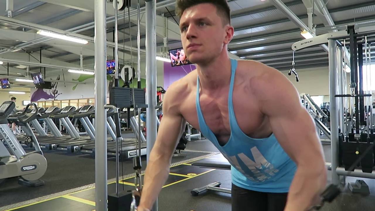 Day in the bulk | Chest and Biceps | Daily Vlog #1 | - YouTube