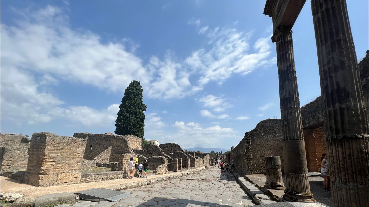 Lost City of Pompeii walk - YouTube