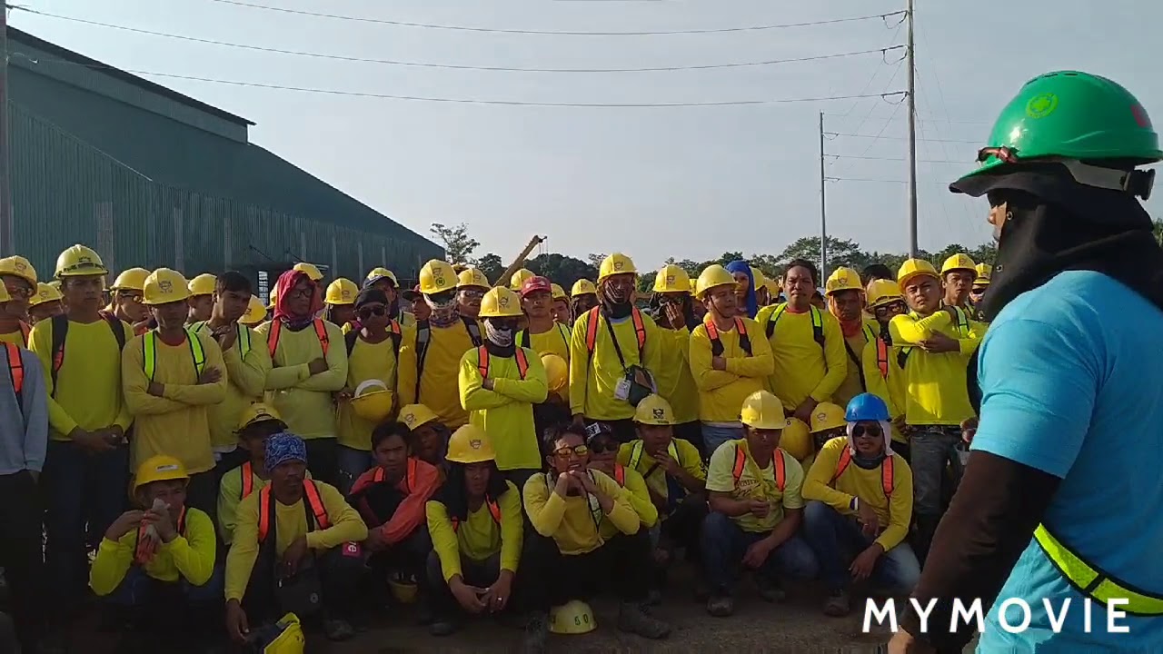 Daily safety toolbox meeting. - YouTube