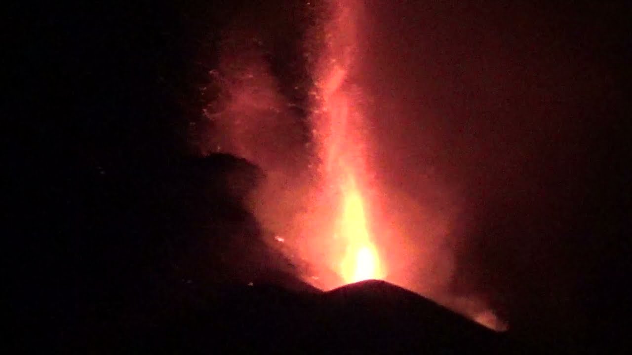 Pyroclastic Fire Fountain at La Palma, Oct 28th - YouTube