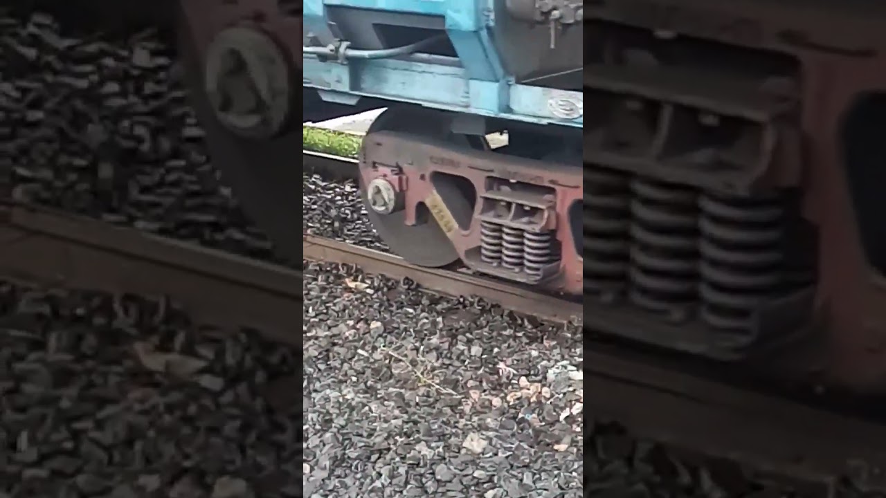 BOBRN Axel!! Closed view !! Train #railway - YouTube