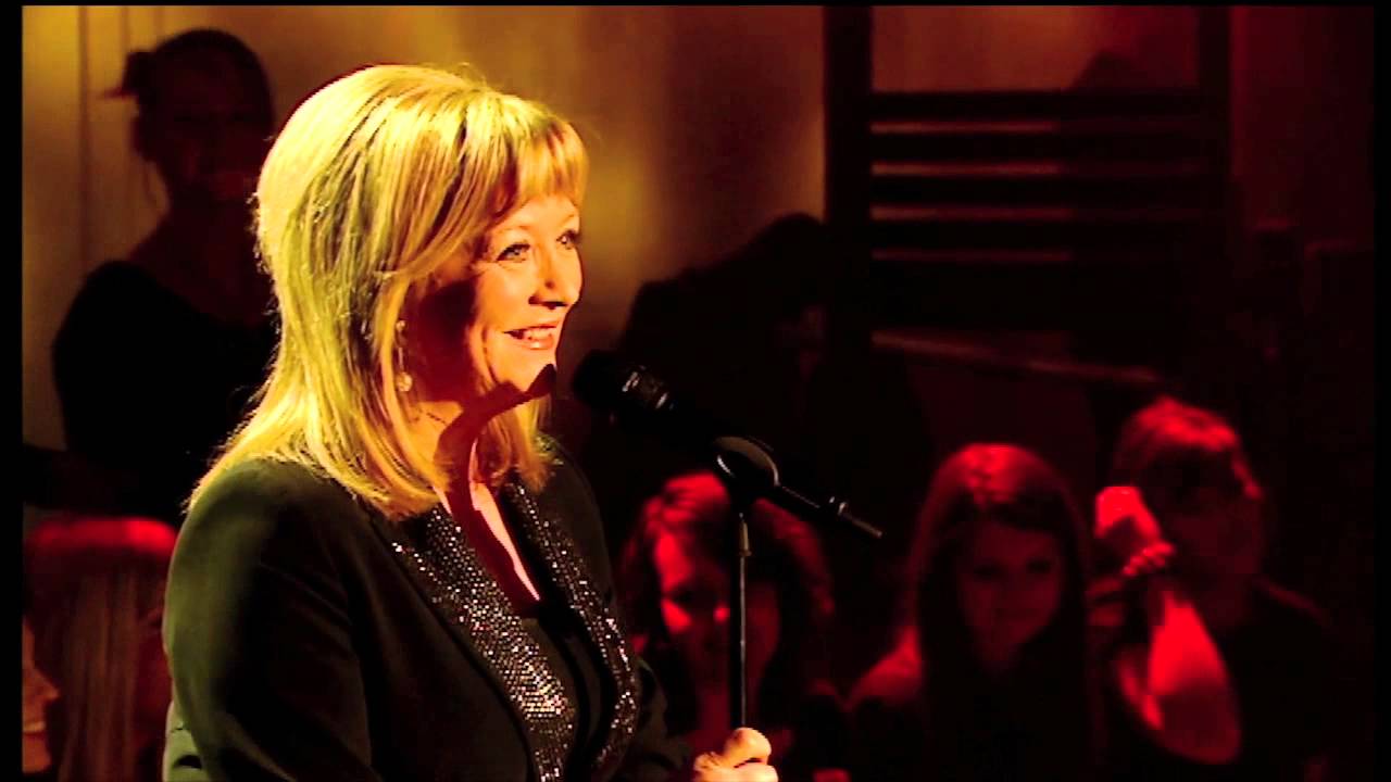 Sue Roderick - Yr Hen Gannwyll ar y Bwrdd - YouTube
