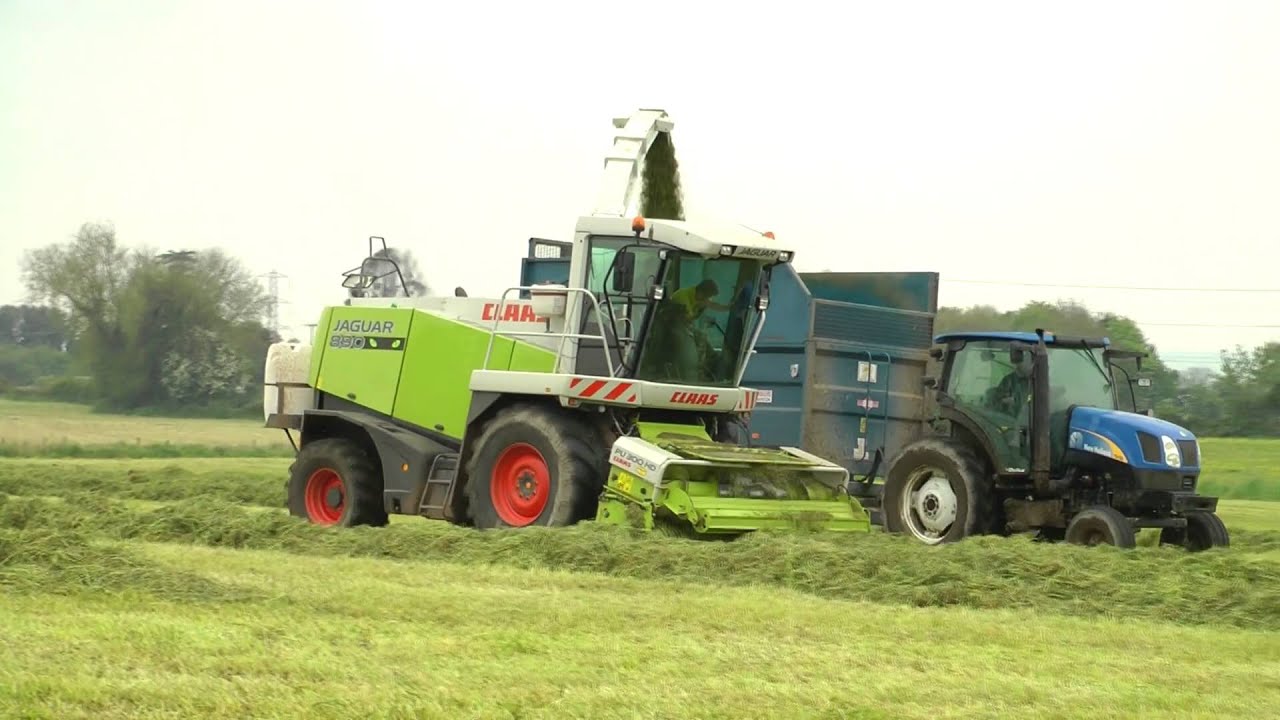 Silage 2012. The Ugly Tractor - YouTube