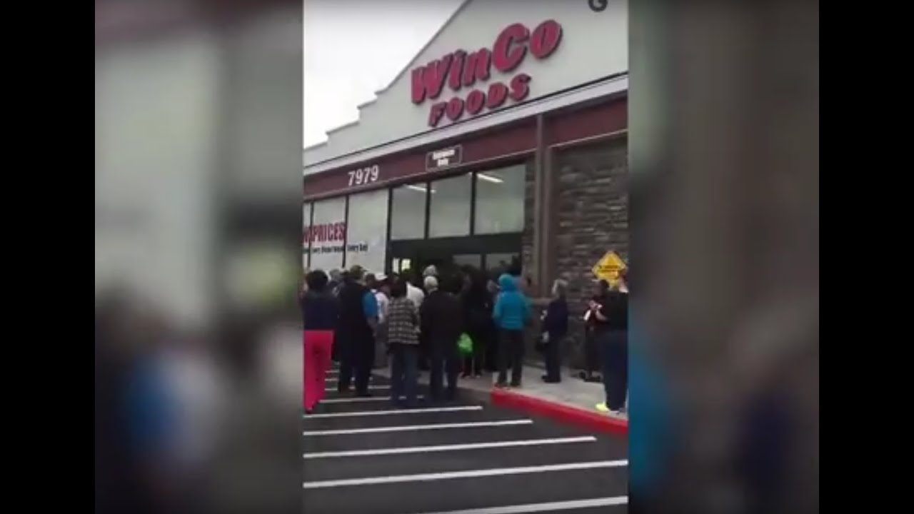 WinCo opens in Southeast Portland - YouTube