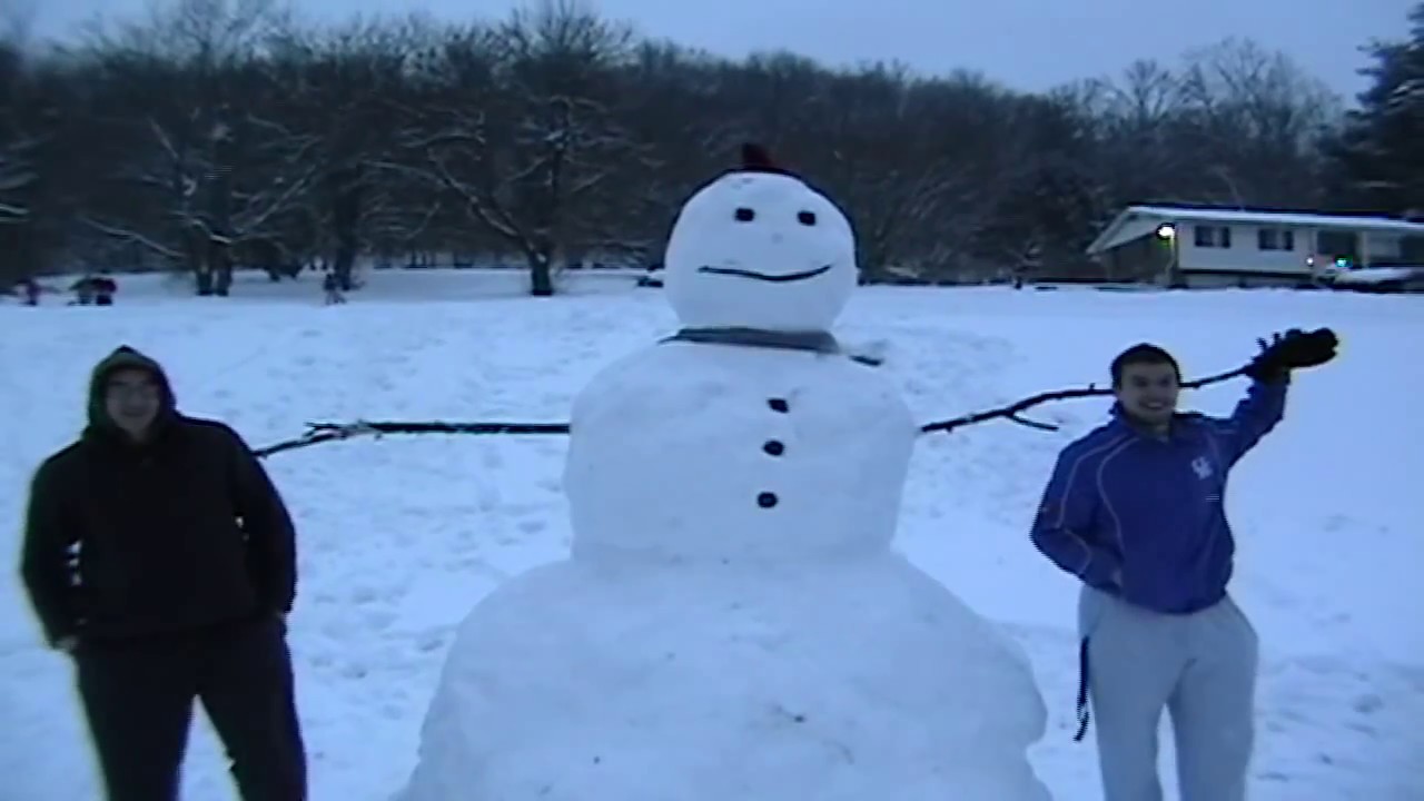 BUILDING THE WORLD'S BIGGEST SNOWMAN - YouTube