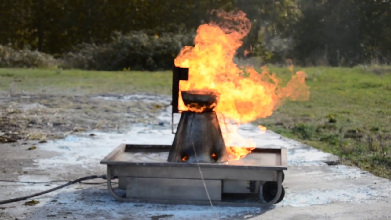 Feu de friteuse - YouTube