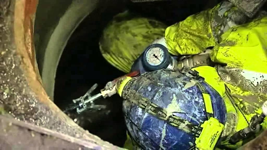 DrainsAid M-Coating Spray Lining Manhole Chamber Rehabilitation - YouTube