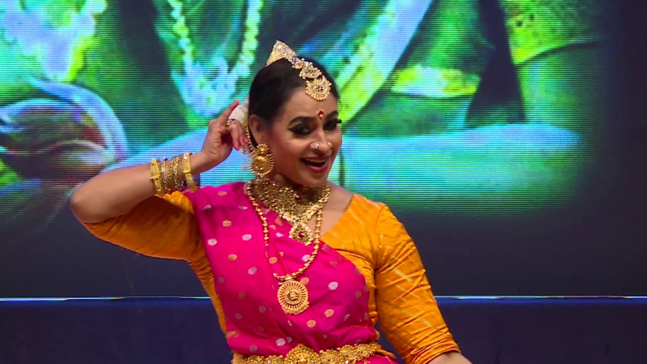 Vanaja Classical dance VNICS Onathumbi 2019 - YouTube