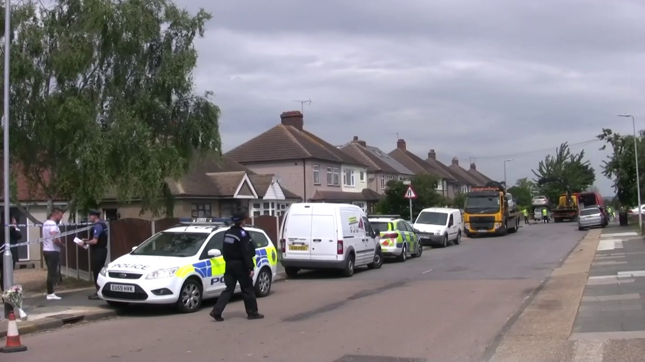 Murder scene at Blackshots Lane in Grays - YouTube