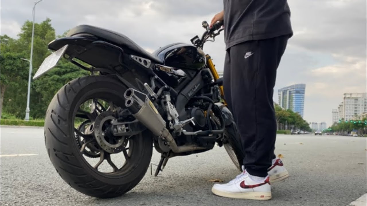 Yamaha XSR 155 "Black" | Walkaround | Start Up | Akrapovic Exhaust ...