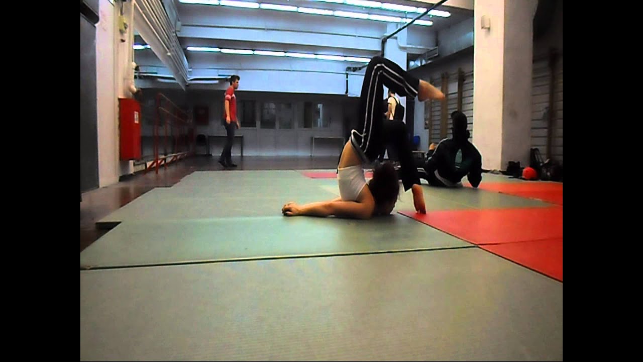 chest stand - YouTube