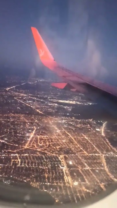 #plane Самолет пролетает ночью над городом сквозь облака. 🌸#night - YouTube