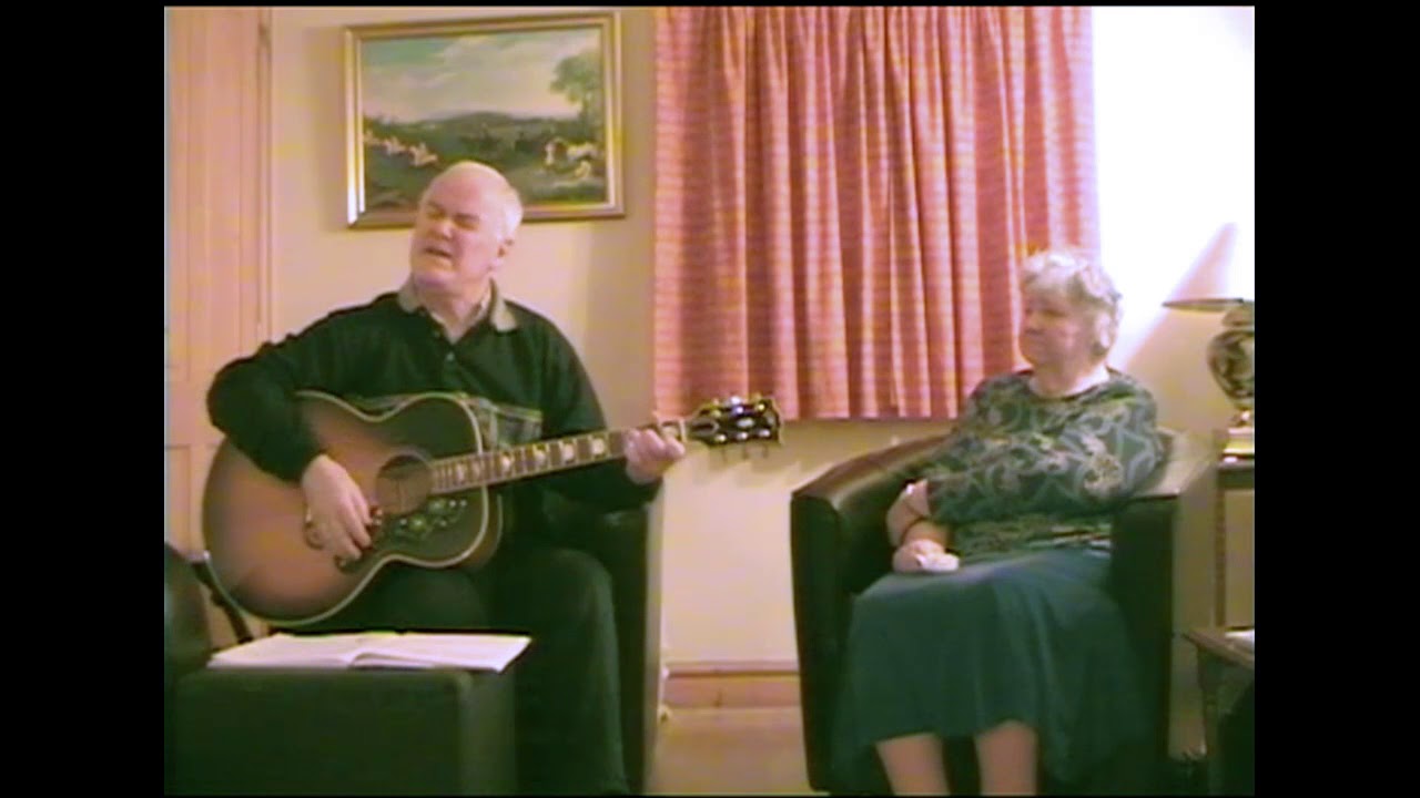 Jonathan Kelly performs Love Hurts - YouTube