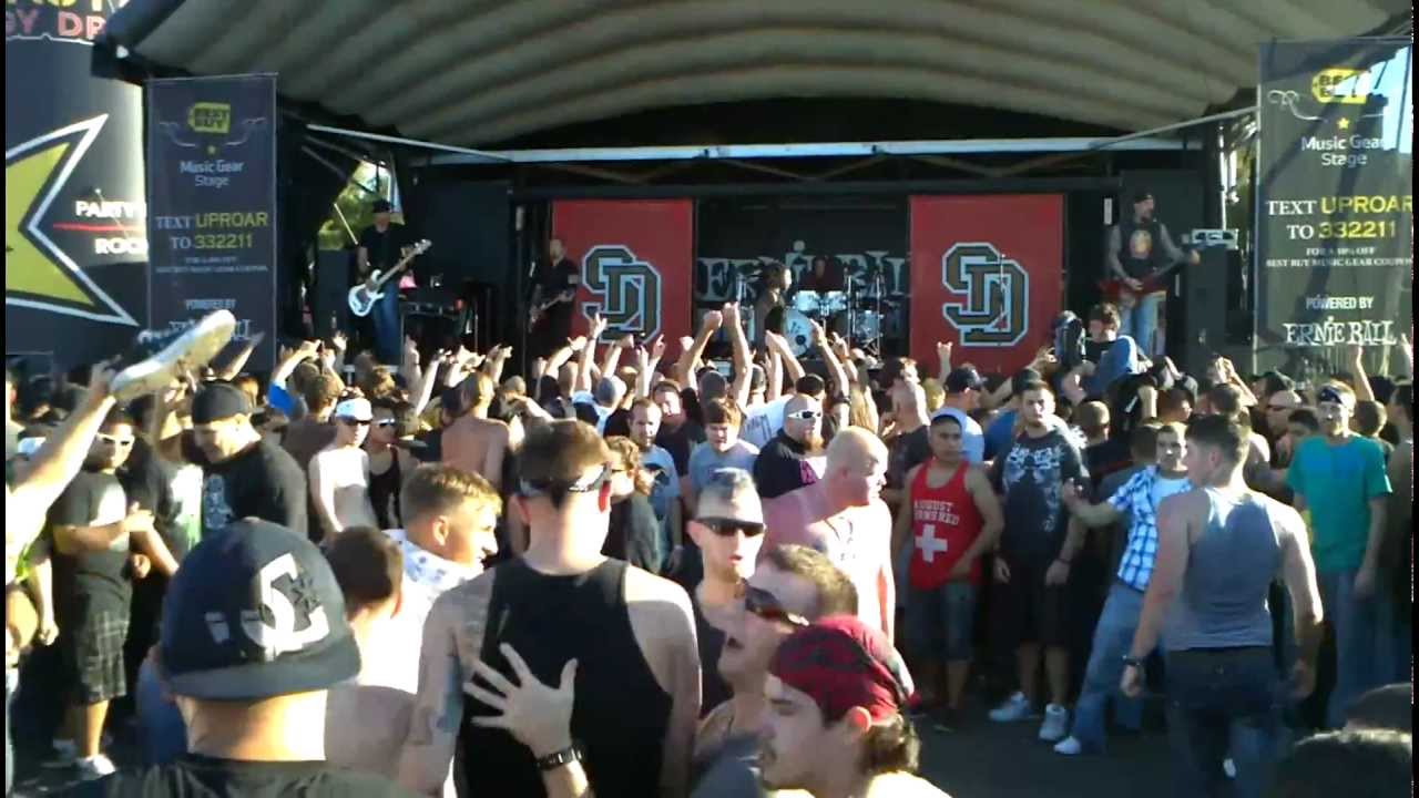 Uproar fest: Seven Dust Mosh pit! - YouTube