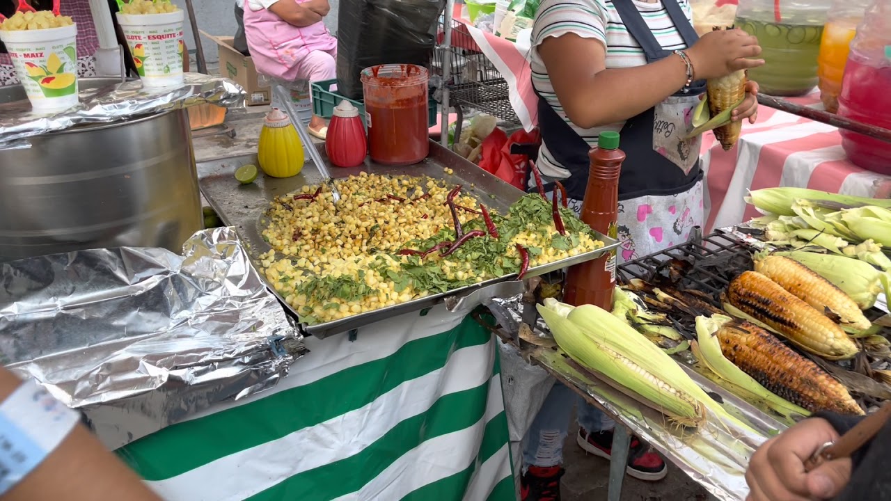 Cóctel de elote en Alameda Central (esquites) (4K) street vendor - YouTube