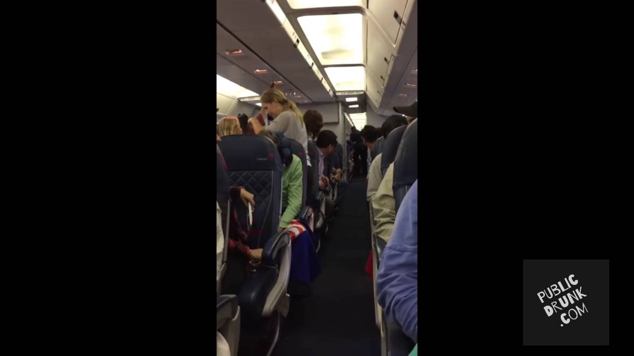 Drunk Lady Removed From Plane - YouTube