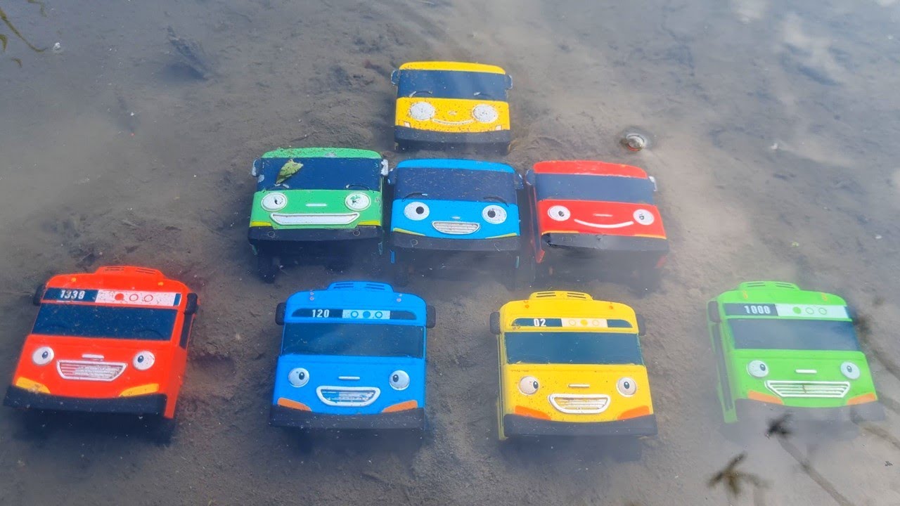 Mencari Mobil Mobilan di Dalam Air, Bus Tayo Toys, Cars McQueen, Titipo ...