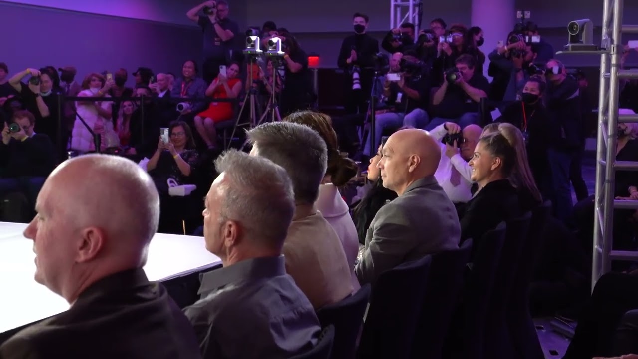 Free Stock Footage - Audience Clapping Fashion Show| Sony A7III - YouTube