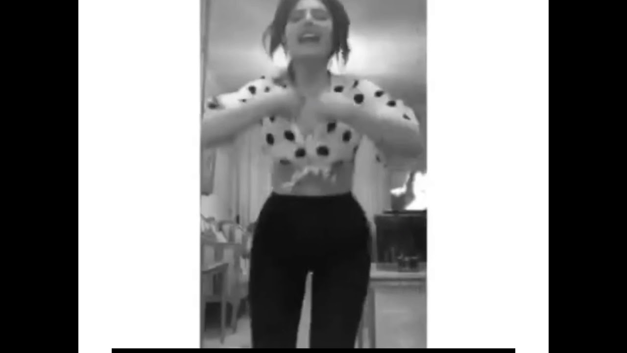 انجي خوري ترقص عارية امام المتابعين 😜🙈🙈 Youtube