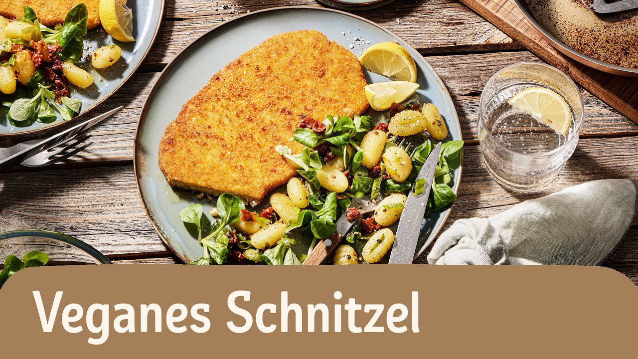 Veganes Schnitzel mit Gnocchi-Salat | REWE Deine Küche - YouTube
