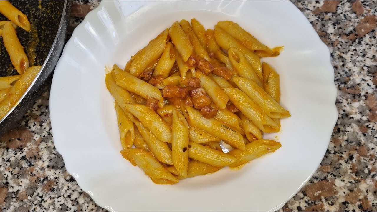 Penne rigate con crema di zucca e pancetta | MAMMSTYLE.IT | - YouTube