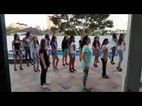 15 meninas dançando work cover de salto