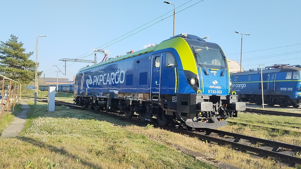 Dragon 2 ET43-003 manewruje po lokomotywowni w Tarnowskich Górach - YouTube