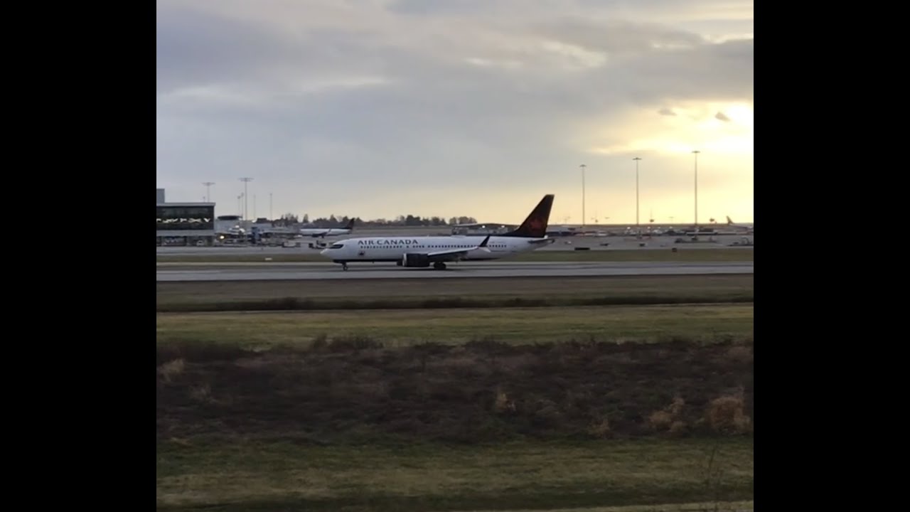 Air Canada 737 Runway side Arrival!!! - YouTube