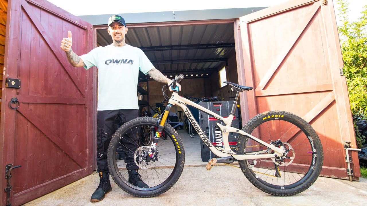 THE MTB GARAGE WORKSHOP BUILD .... LETS GO!!! - YouTube