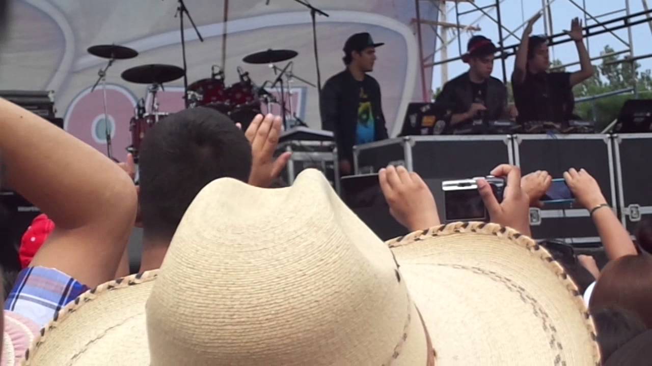 3Ball Monterrey MIX en La Plaza Garibaldi - YouTube
